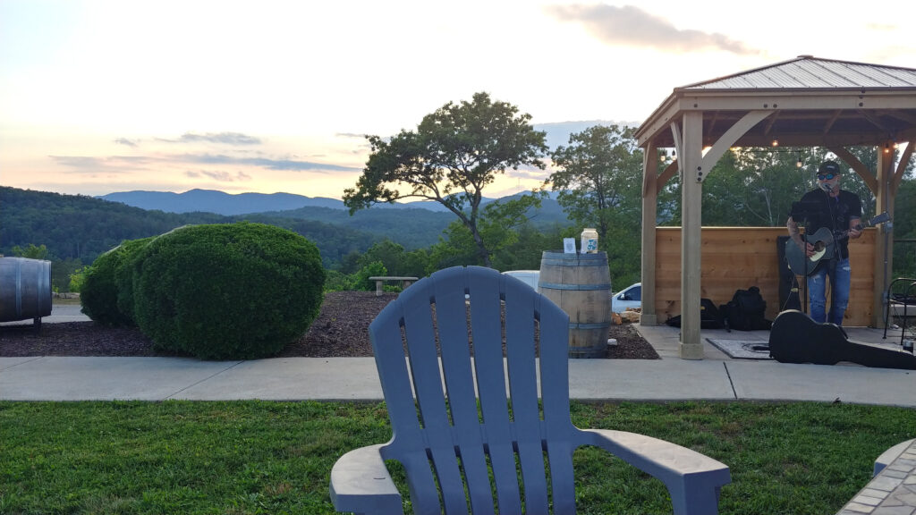 Top Places to See Live Music in Helen, Georgia 🍺🥨🎸
