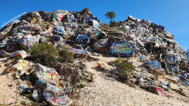 Visit the scenic Bell Mountain overlook in North Georgia 🤩