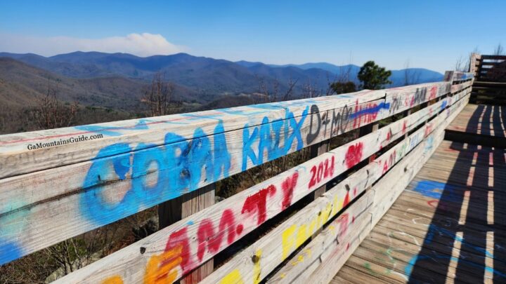 Visit the scenic Bell Mountain overlook in North Georgia 🤩