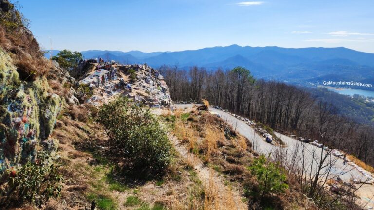 Visit the scenic Bell Mountain overlook in North Georgia 🤩