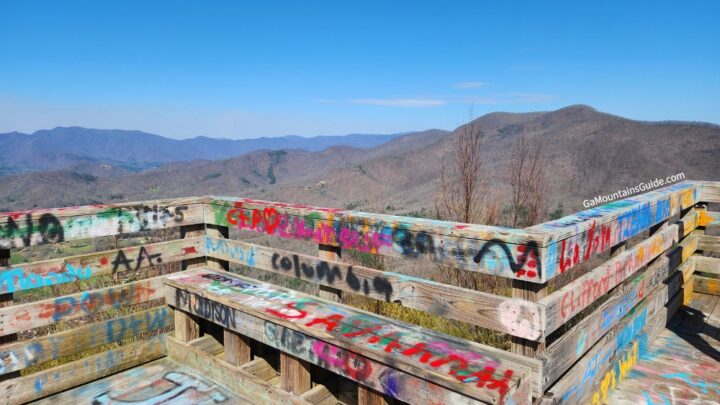 Visit the scenic Bell Mountain overlook in North Georgia 🤩