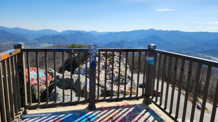 Visit the scenic Bell Mountain overlook in North Georgia 🤩